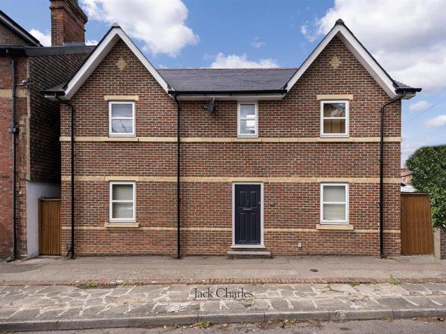 2 bedroom detached house for sale