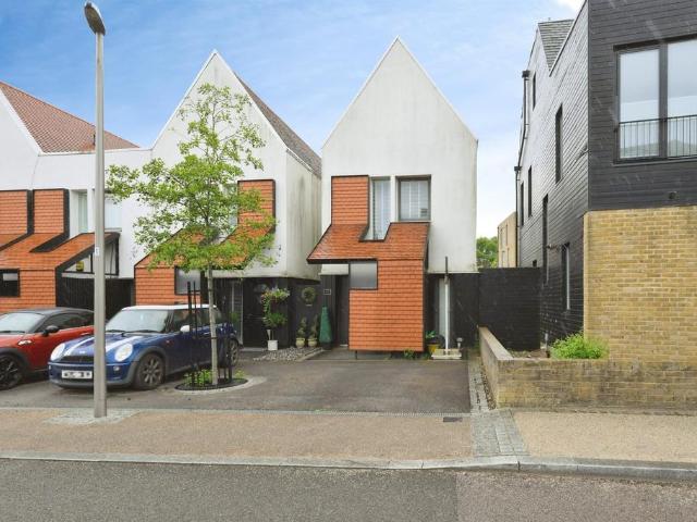 2 bedroom detached house for sale