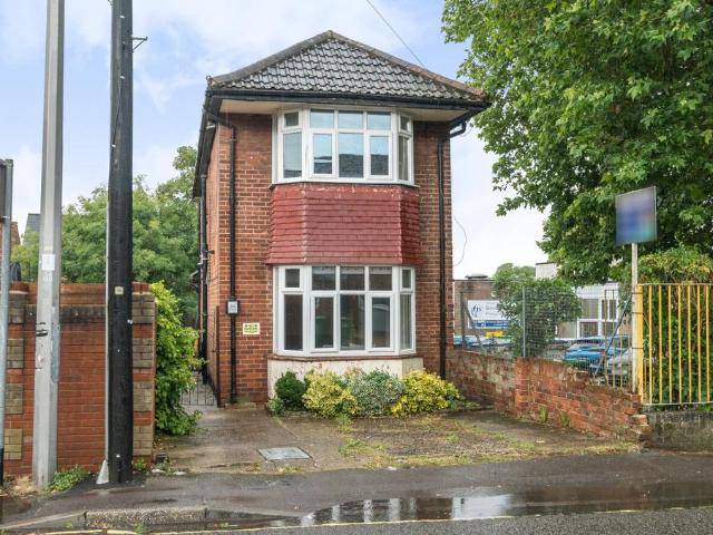 2 bedroom detached house for sale