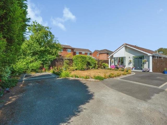 2 bedroom detached house for sale
