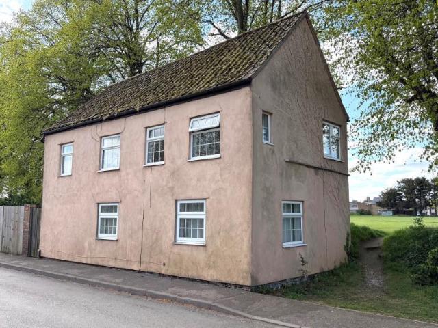 2 bedroom detached house for sale