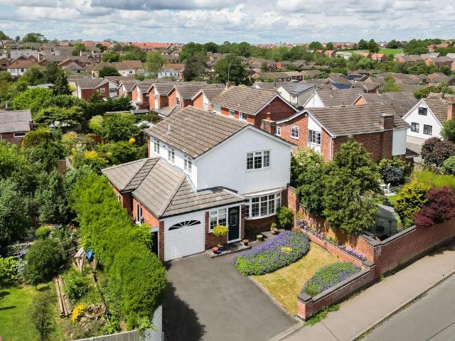 2 bedroom detached house for sale