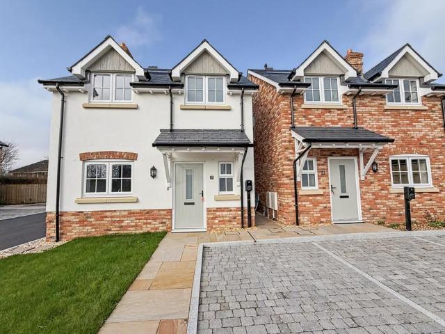 2 bedroom detached house for sale
