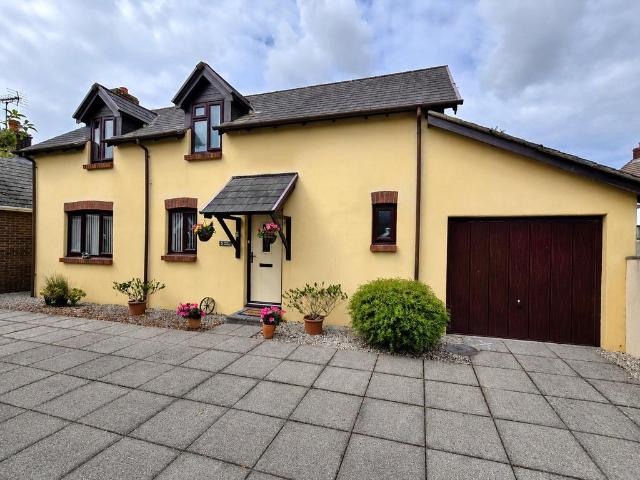 2 bedroom detached house for sale
