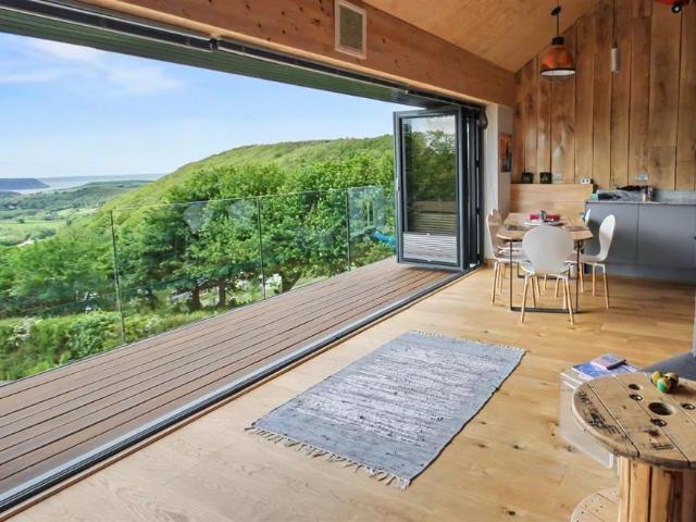 2 bedroom detached house for sale
