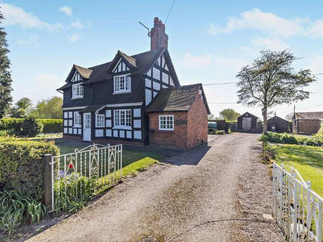 2 bedroom detached house for sale