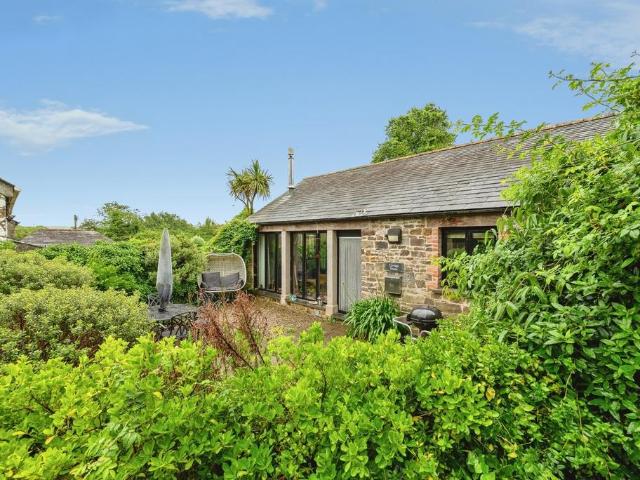 2 bedroom detached house for sale