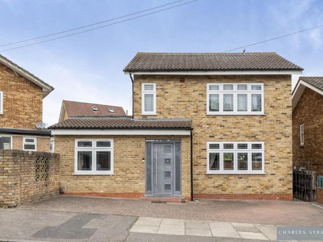 2 bedroom detached house for sale