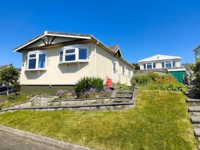2 bedroom detached house for sale