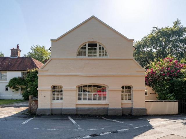 2 bedroom detached house for sale