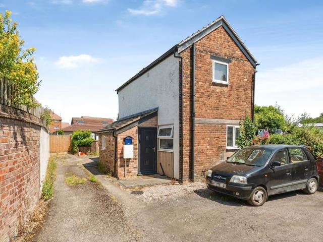 2 bedroom detached house for sale