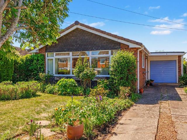2 bedroom detached bungalow for sale