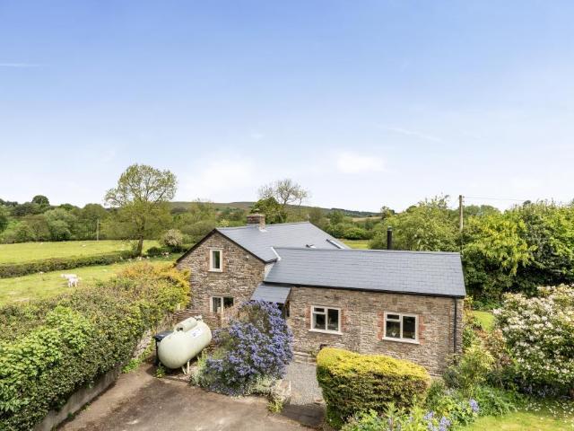 2 bedroom detached house for sale