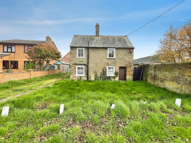 2 bedroom detached house for sale