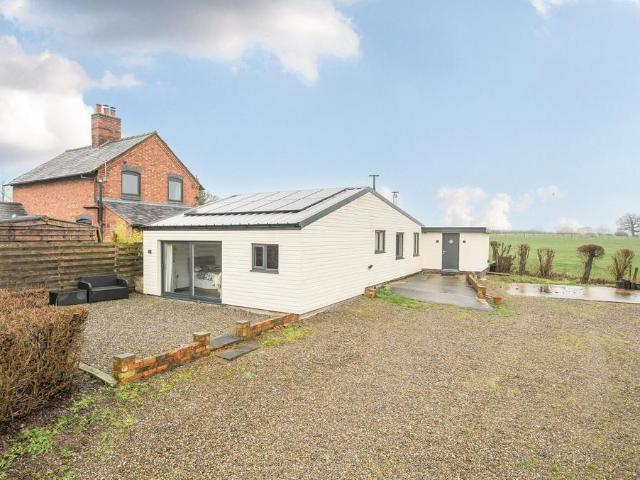 2 bedroom detached house for sale