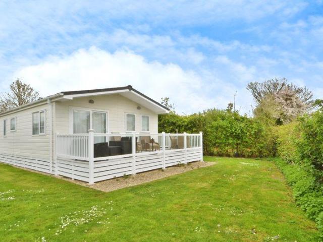 2 bedroom detached house for sale