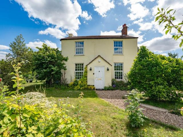 2 bedroom detached house for sale