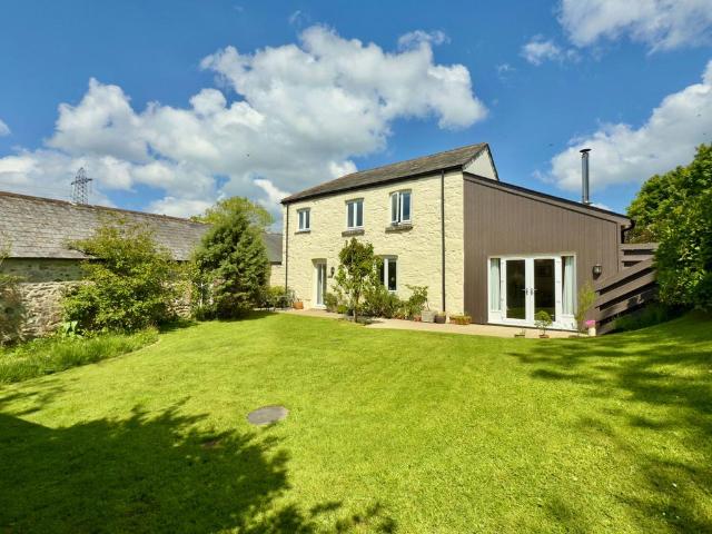 2 bedroom detached house for sale