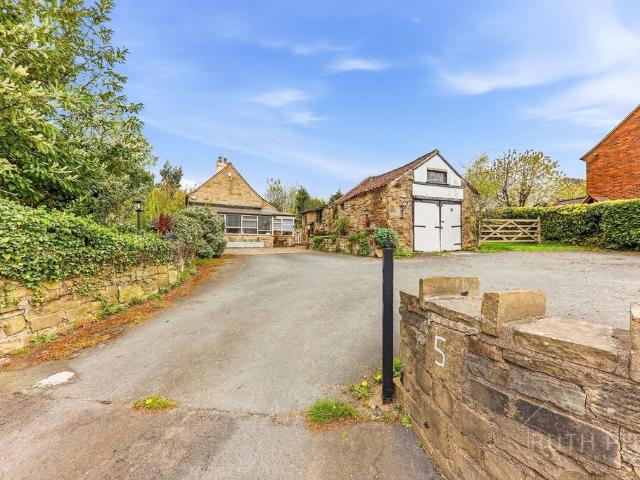 2 bedroom detached house for sale