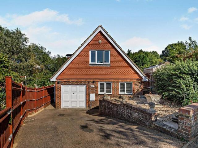 2 bedroom detached house for sale