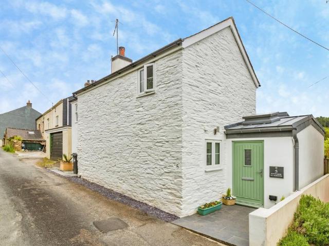 2 bedroom detached house for sale