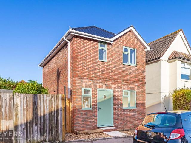 2 bedroom detached house for sale