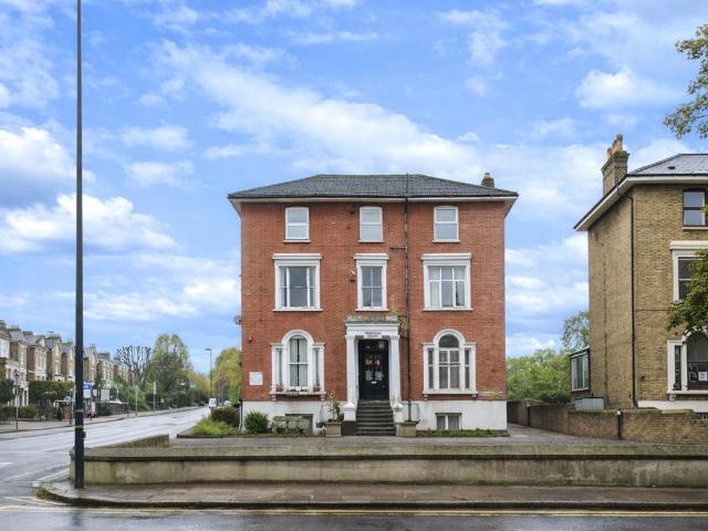 2 bedroom detached house for sale