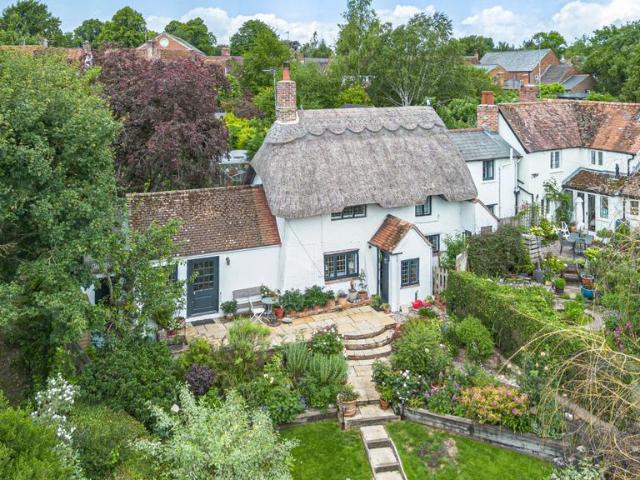2 bedroom detached house for sale