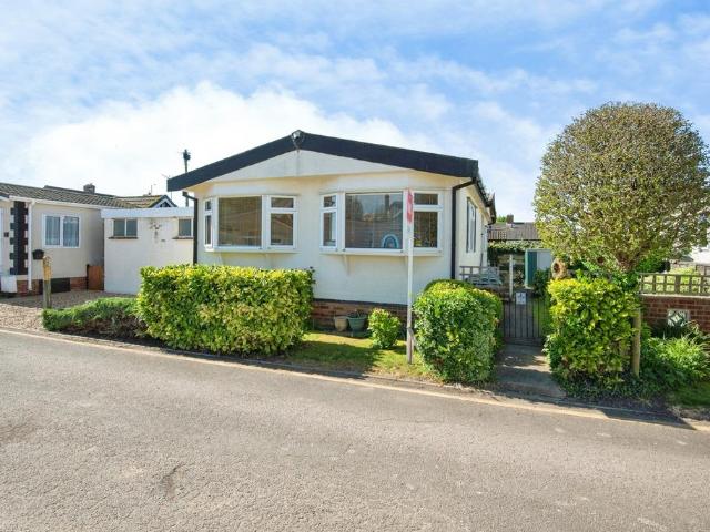 2 bedroom detached house for sale