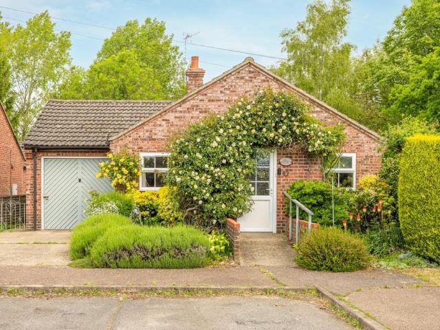 2 bedroom detached house for sale