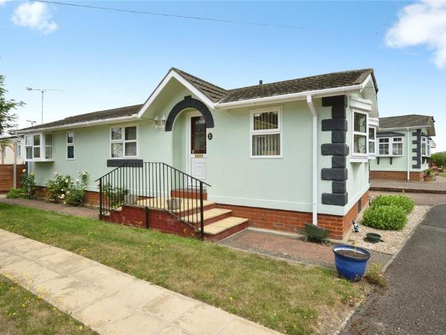 2 bedroom detached house for sale