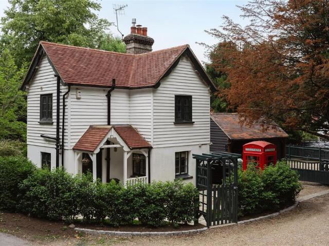 2 bedroom detached house for sale