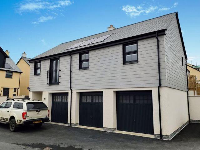 2 bedroom detached house for sale