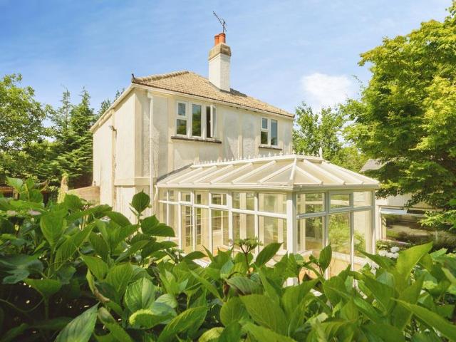 2 bedroom detached house for sale