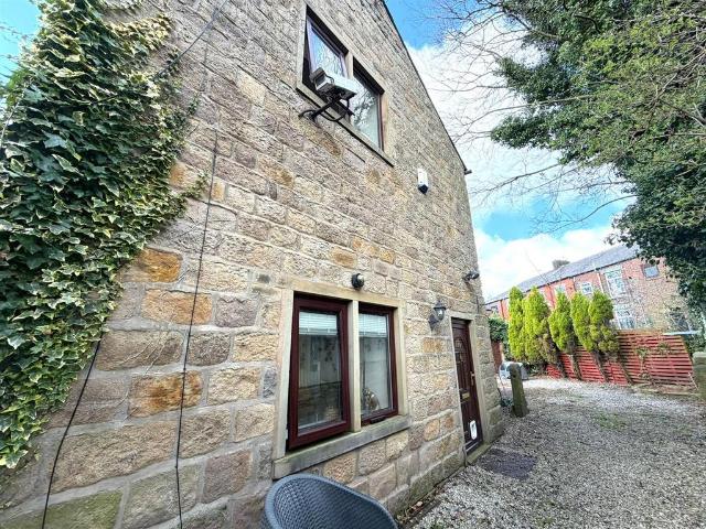 2 bedroom detached house for sale
