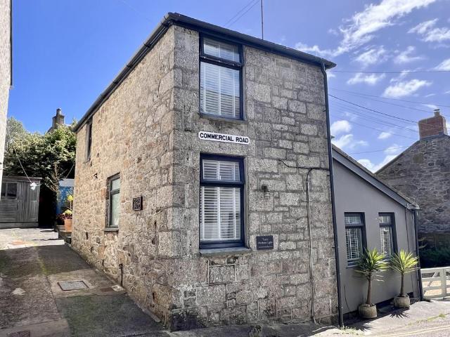 2 bedroom detached house for sale