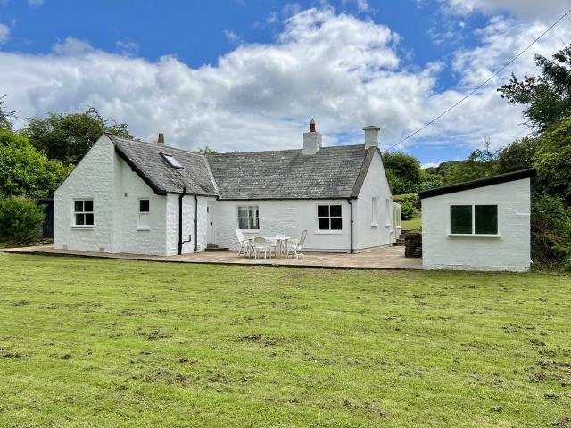 2 bedroom detached house for sale