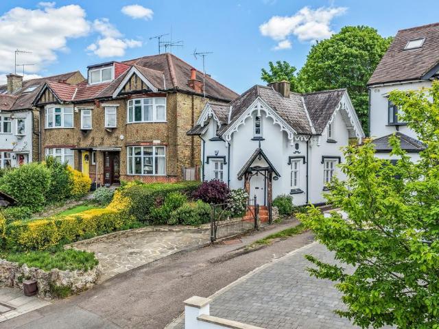2 bedroom detached house for sale