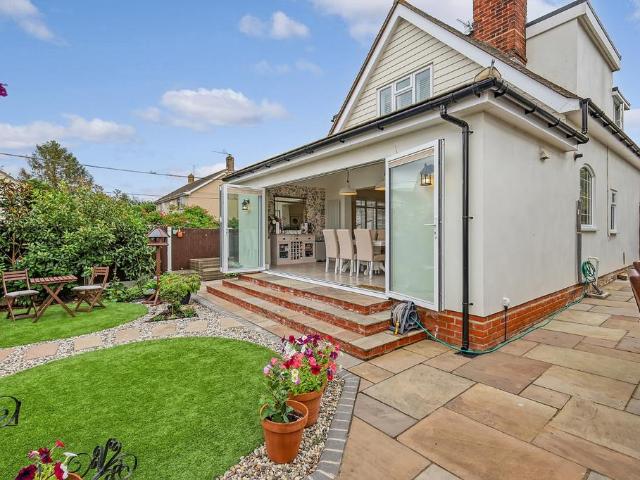 2 bedroom detached house for sale