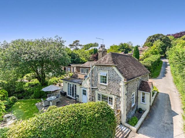 2 bedroom detached house for sale