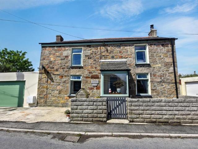 2 bedroom detached house for sale