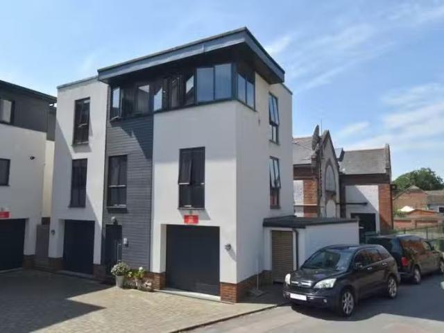 2 bedroom detached house for sale in 19 Seabrook Road, Hythe.