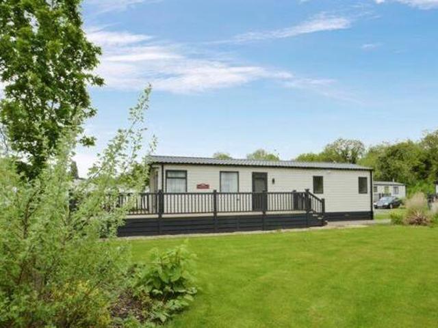 2 Bedroom Detached House For Sale In Cotswold Hoburne