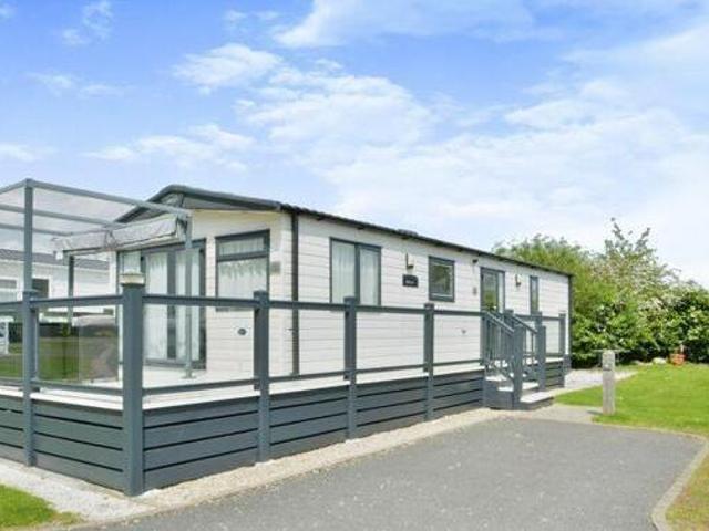 2 Bedroom Detached House For Sale In Cotswold Hoburne