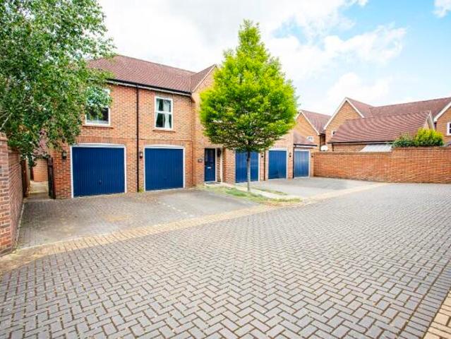 2 bedroom coach house for sale in Cufaude Lane Sherfield Park RG27