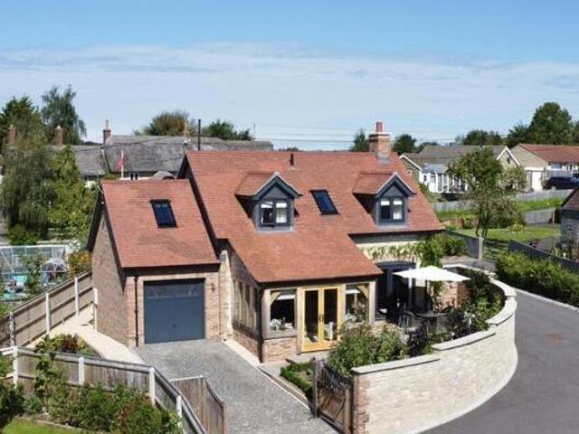2 Bedroom Detached House For Sale In Bay Road, Gillingham