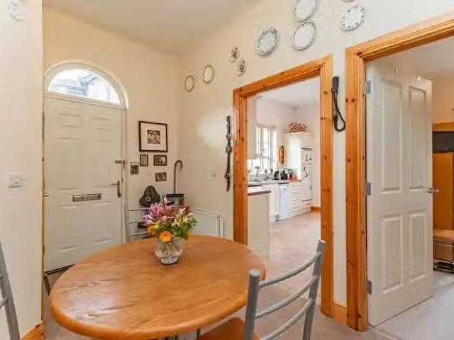 2 Bedroom Detached House For Sale In Ballantine Gardens, Lisbu.