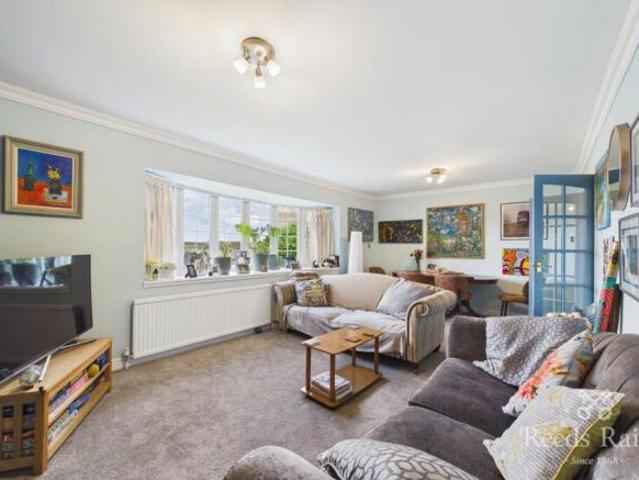 2 bedroom detached house for sale in Beagle Avenue, Beaumont Park, Huddersfield, West Yorkshire, HD4