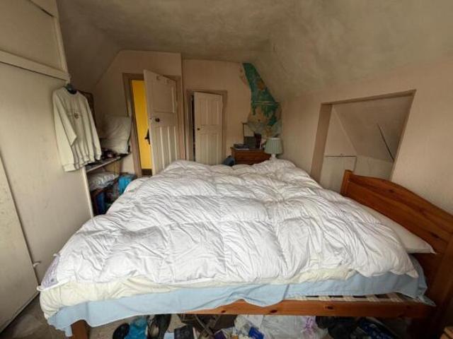 2 bedroom detached house for sale in Beechcroft Road, Bushey, WD23