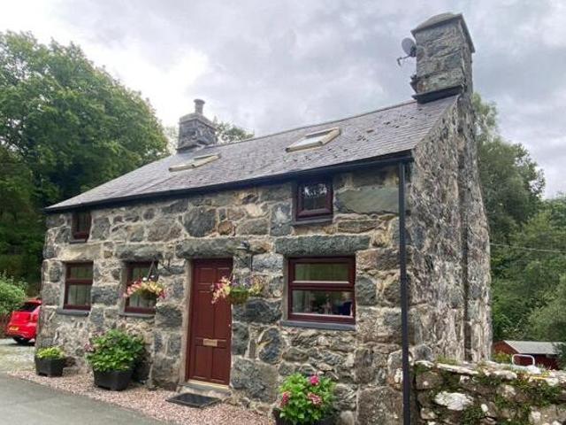 2 Bedroom Detached House For Sale In Bryn Coed Ifor, Rhydymain